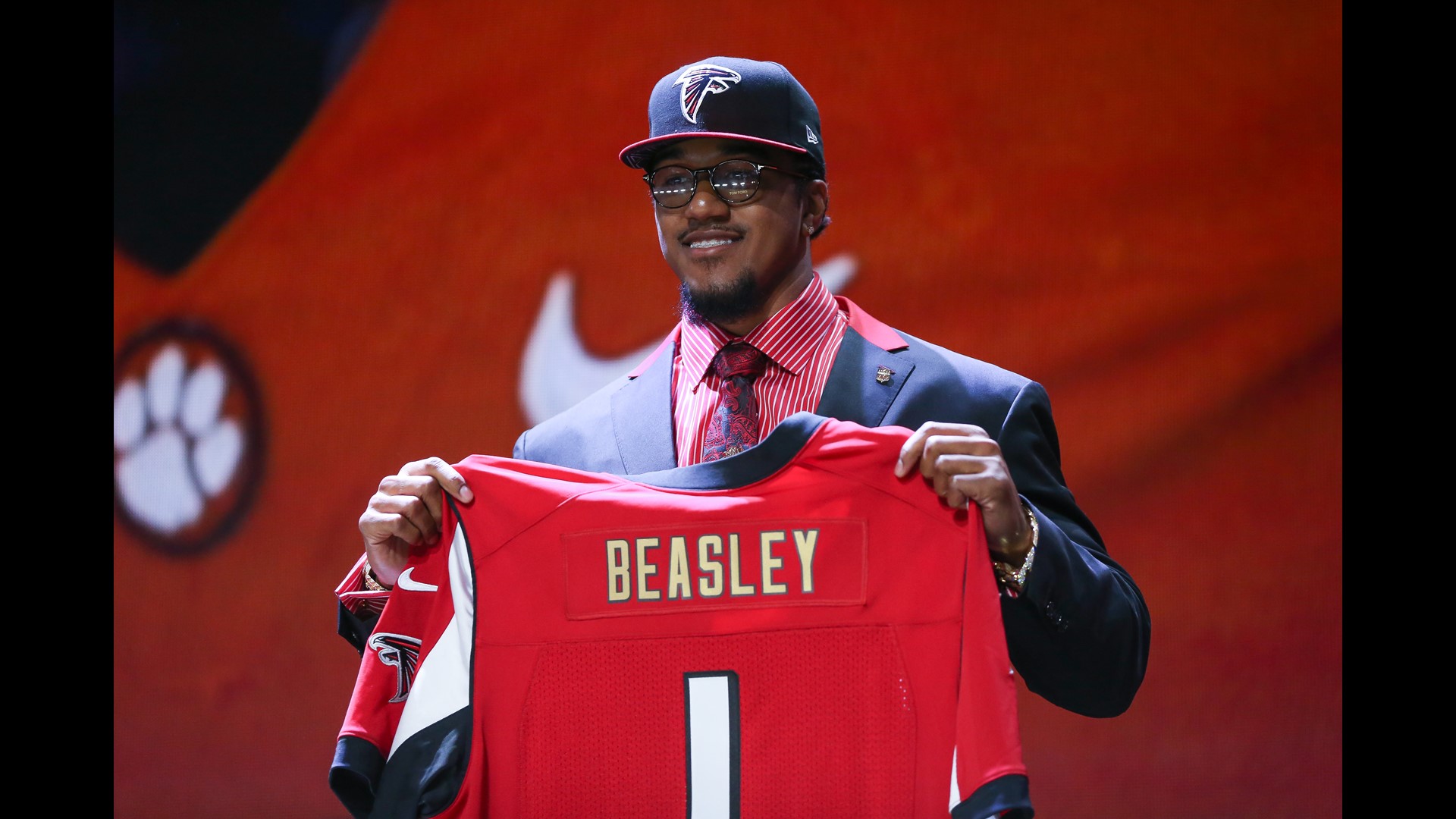 Vic Beasley finds new role in Falcons defense | 11alive.com