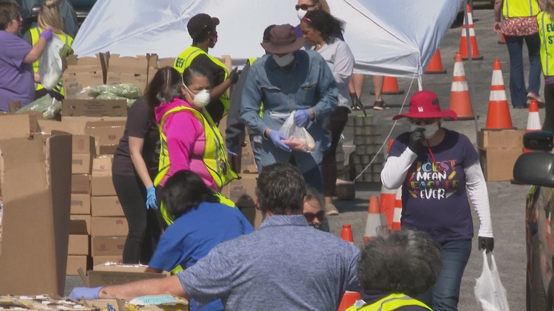 Atlanta Motor Speedway food bank draws hundreds | 11alive.com