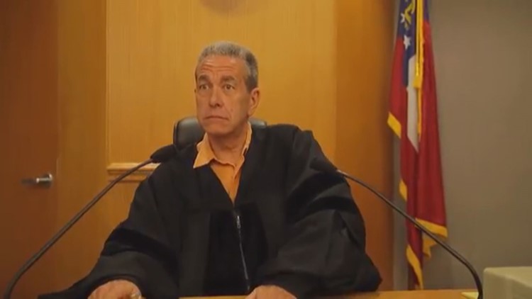 VIDEO: Gwinnett County District Attorney does the Running Man Challenge ...