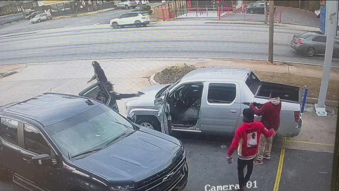Video shows argument escalate to shooting between relatives at gas ...