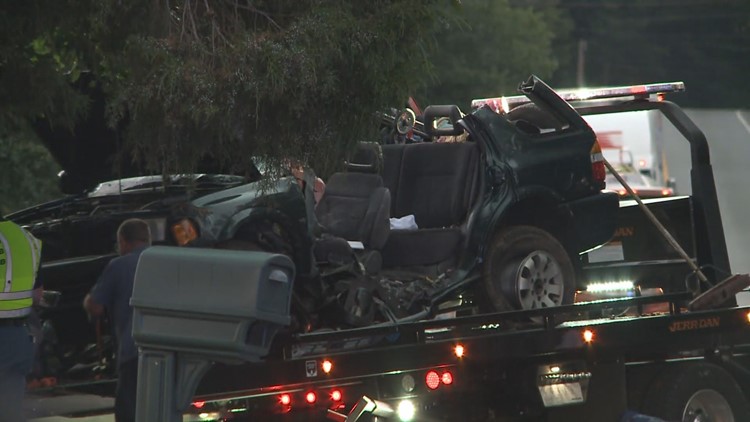 2 Killed After Suv Crashes Into Tree 7569