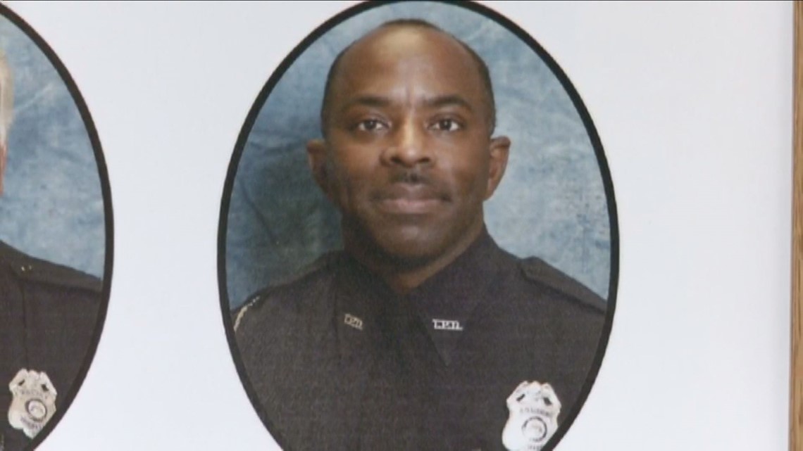 Thomaston residents demand firing of veteran officer | 11alive.com