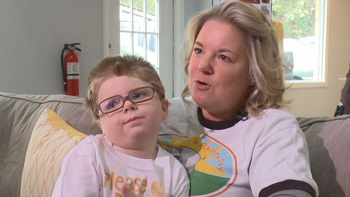 Tripp and Stacy Halstead help out on Georgia Gives Day | 11alive.com