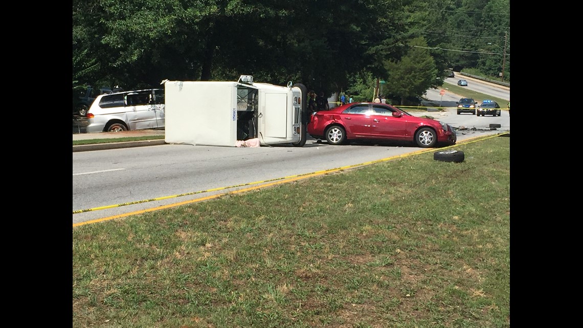 One dead, one critical after 4-car accident in Decatur | 11alive.com