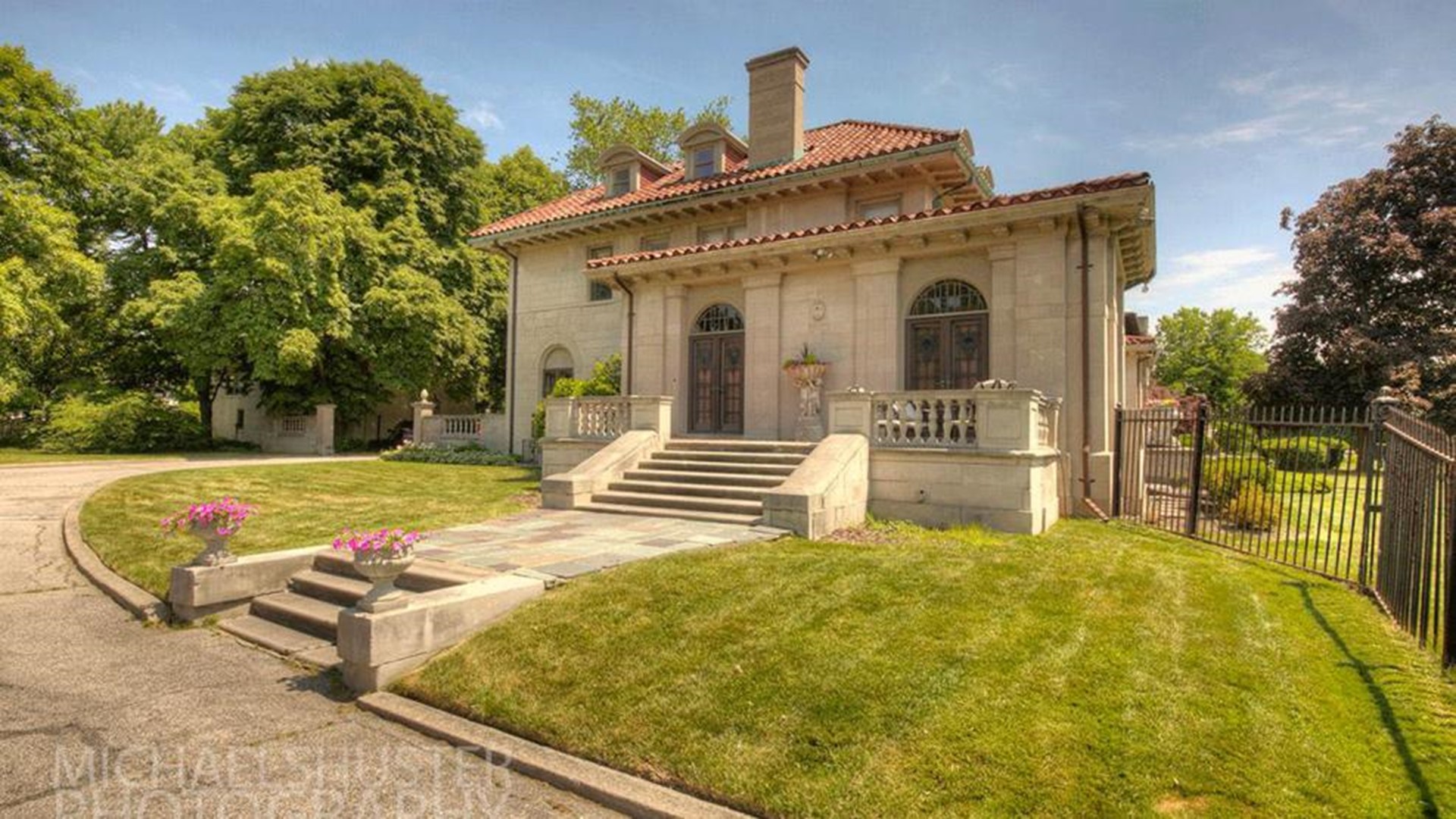 Photos | Motown's Berry Gordy's mansion for sale | 11alive.com