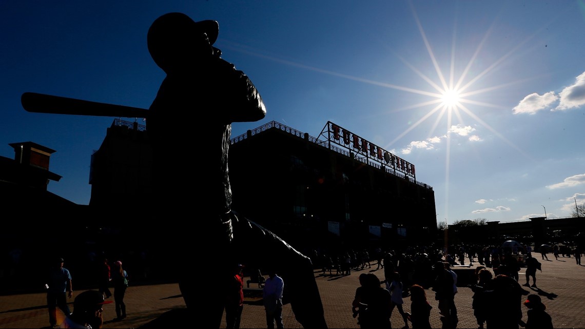 Atlanta artist to sculpt new Hank Aaron statue at SunTrust Park ...