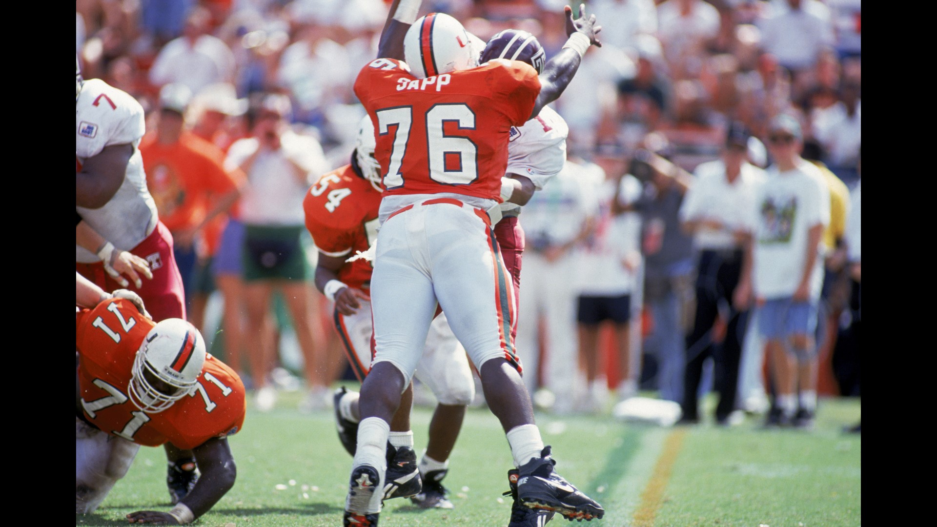 Warren Sapp bitten by shark during Florida Keys lobster trip | 11alive.com
