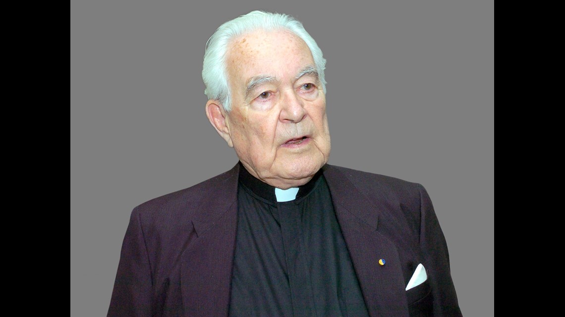 Former Notre Dame President Hesburgh dies at 97 | 11alive.com