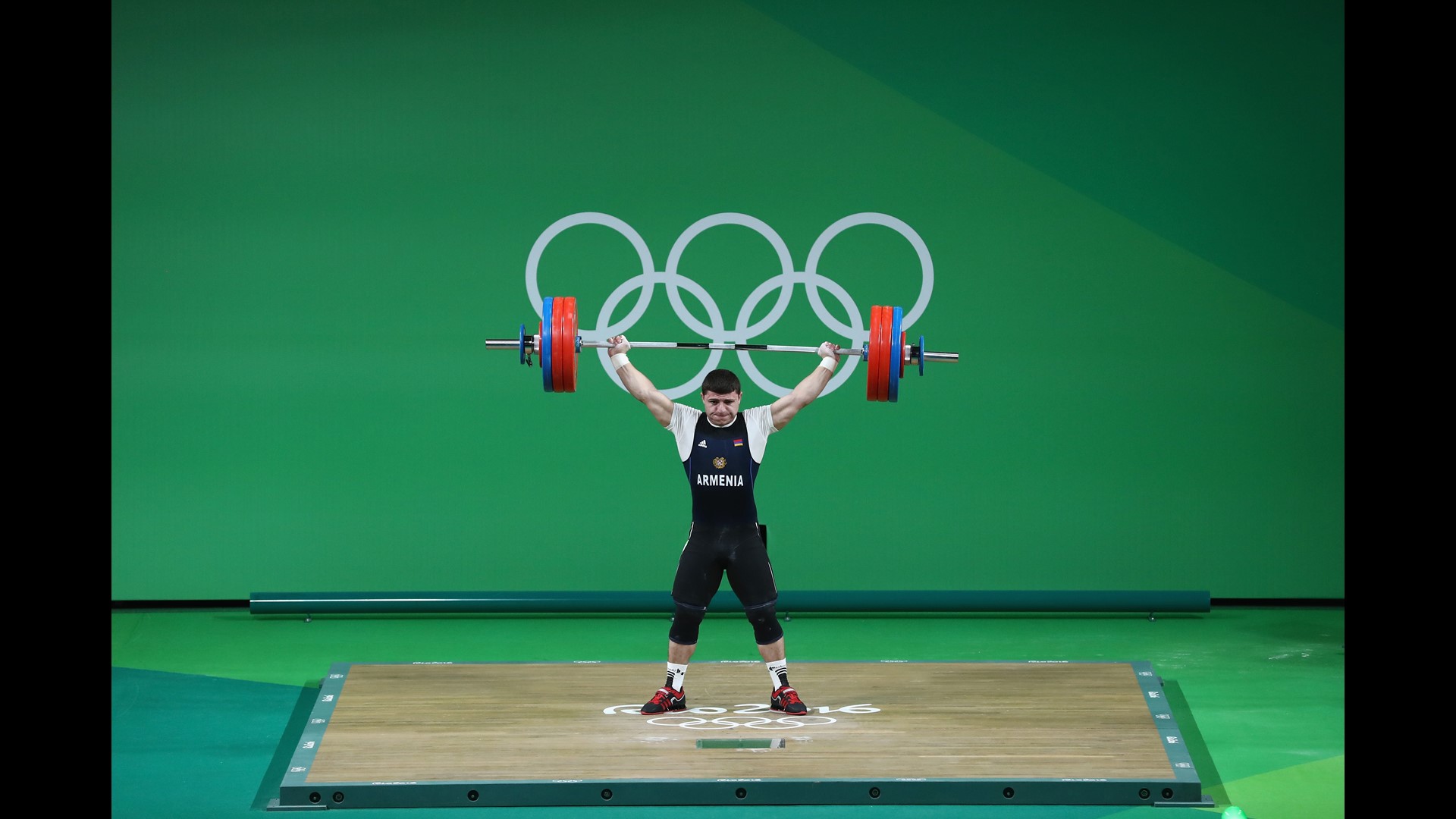 Armenian weightlifter suffers devastating arm injury | 11alive.com