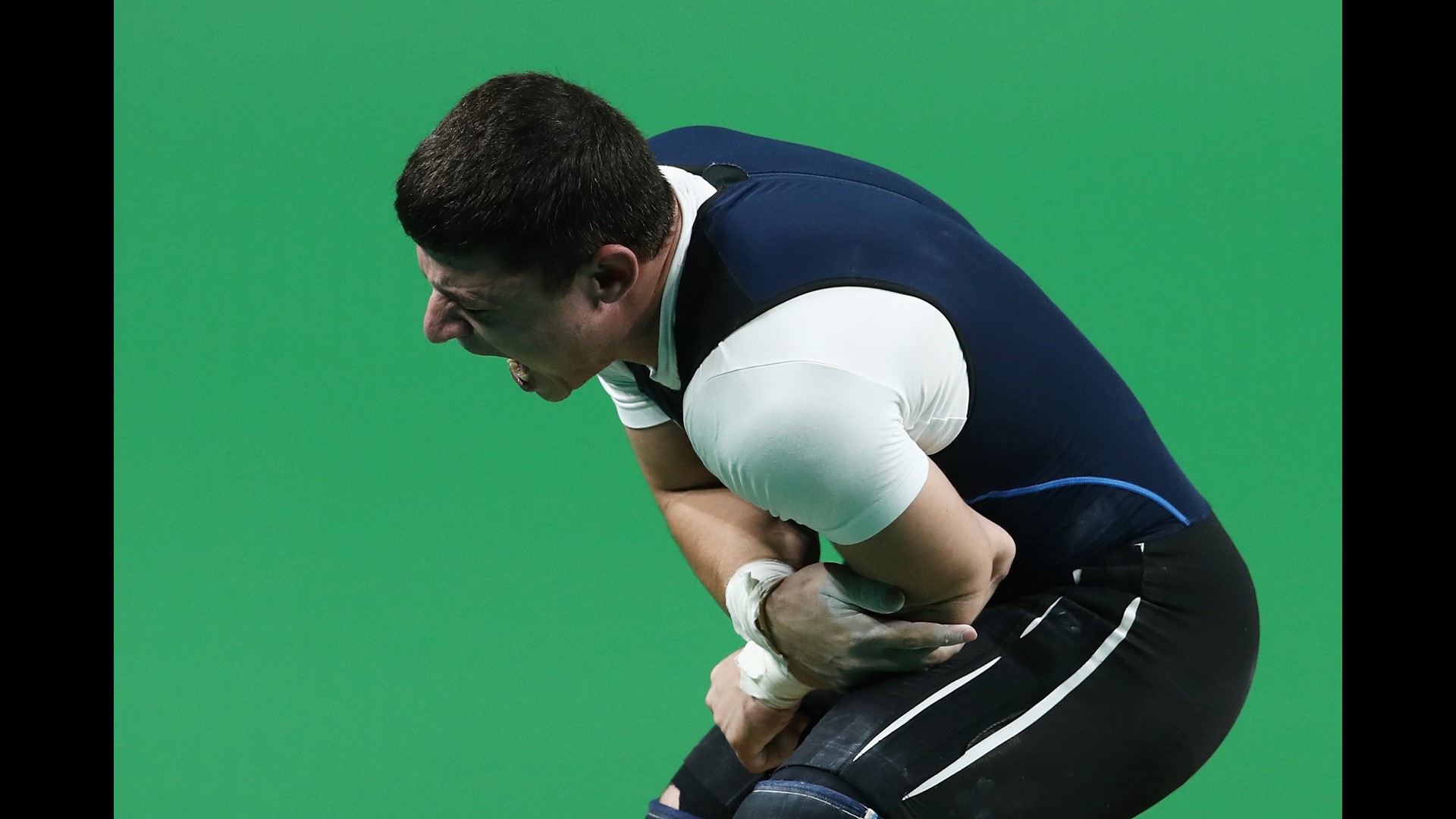 Armenian weightlifter suffers devastating arm injury | 11alive.com