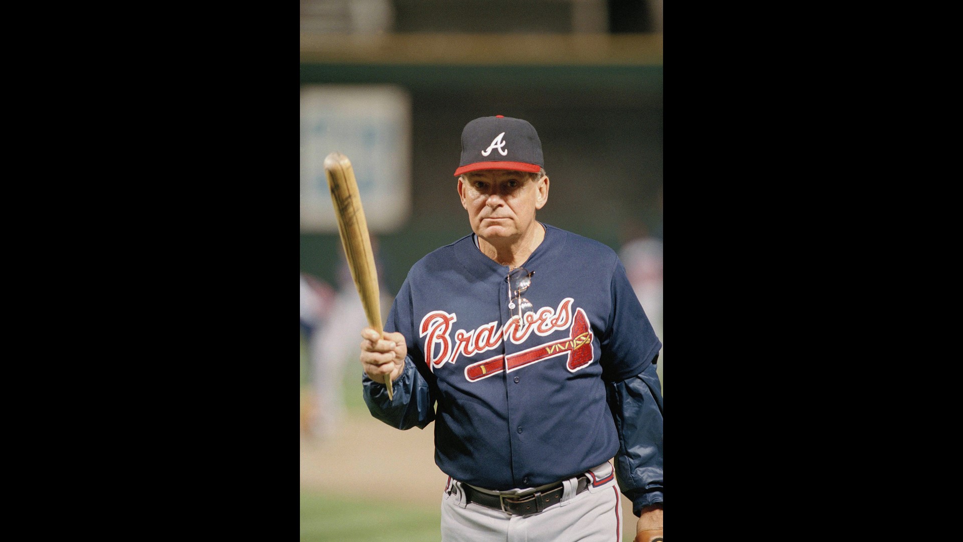Atlanta Braves manager Bobby Cox suffers stroke, source says | 11alive.com