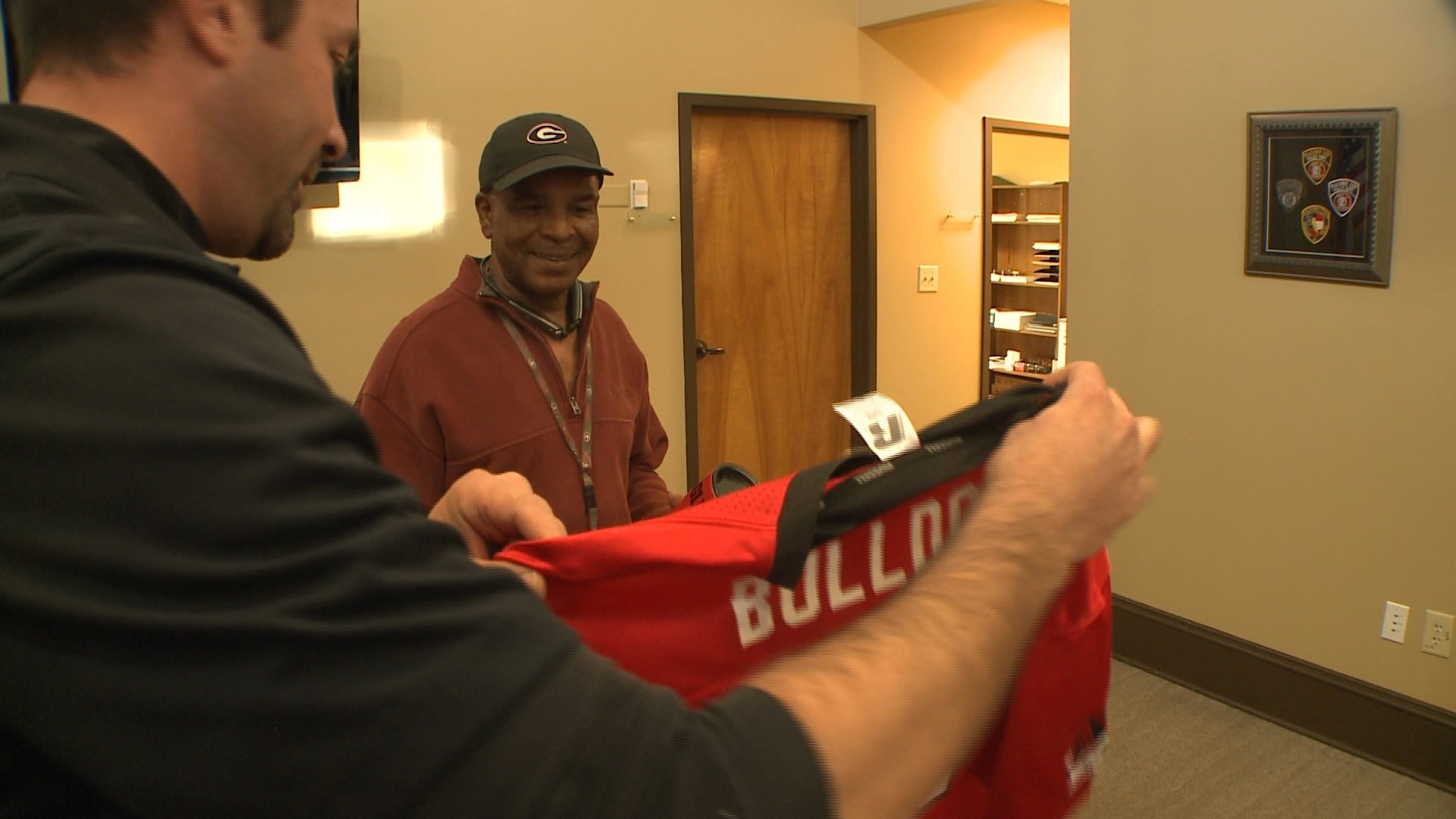 Peachtree City police department surprises beloved custodian with ...