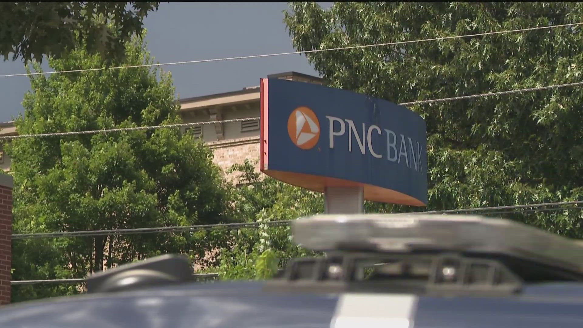 Witnesses share what happened during Atlanta bank robbery | 11alive.com