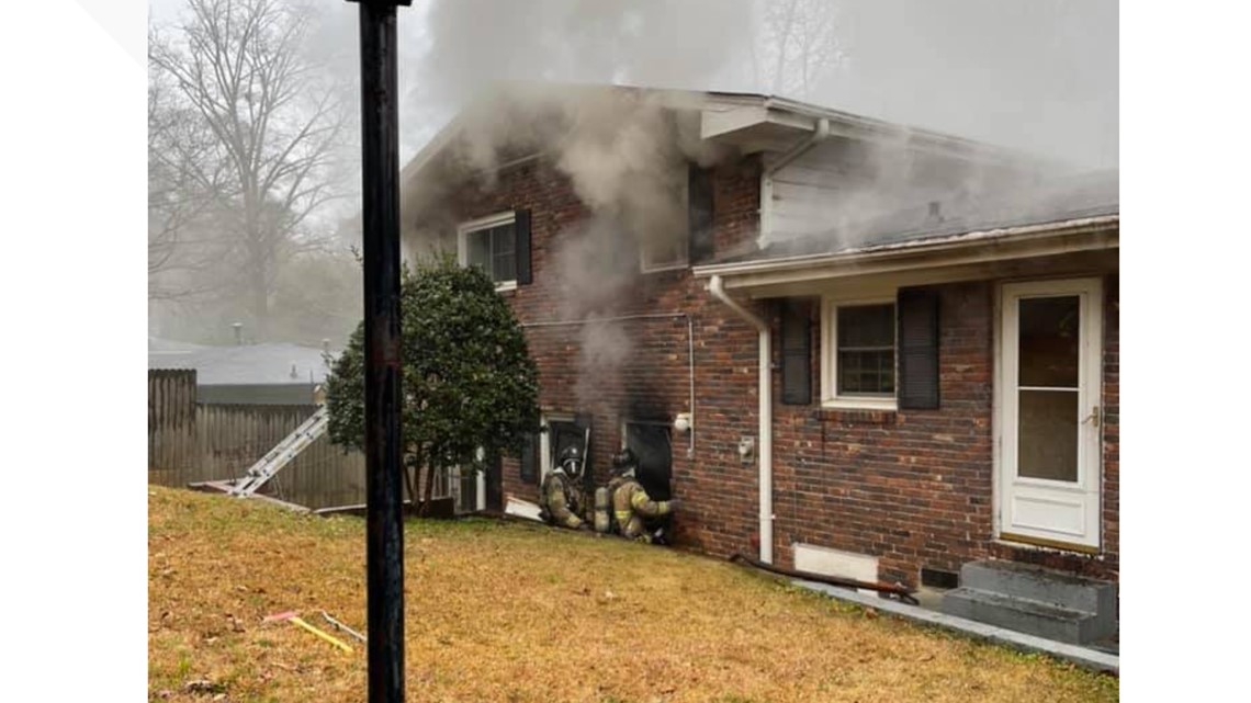 Cedarbrook Court house fire in Decatur | DeKalb Fire responds | 11alive.com