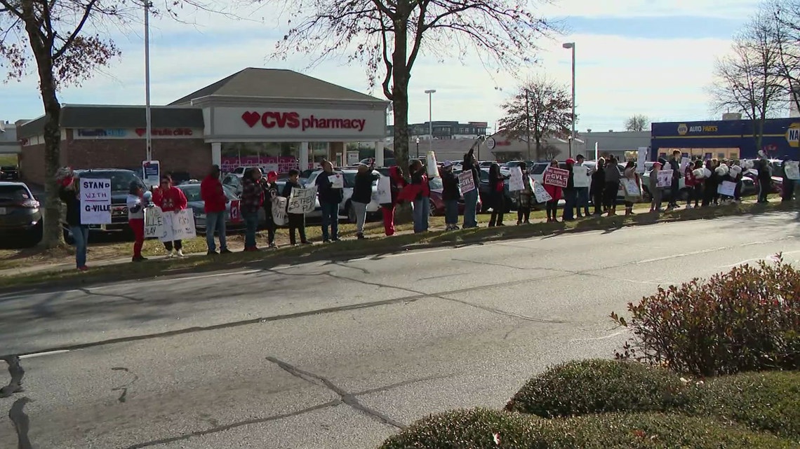 Gainesville community holds rally for suspended football players ...