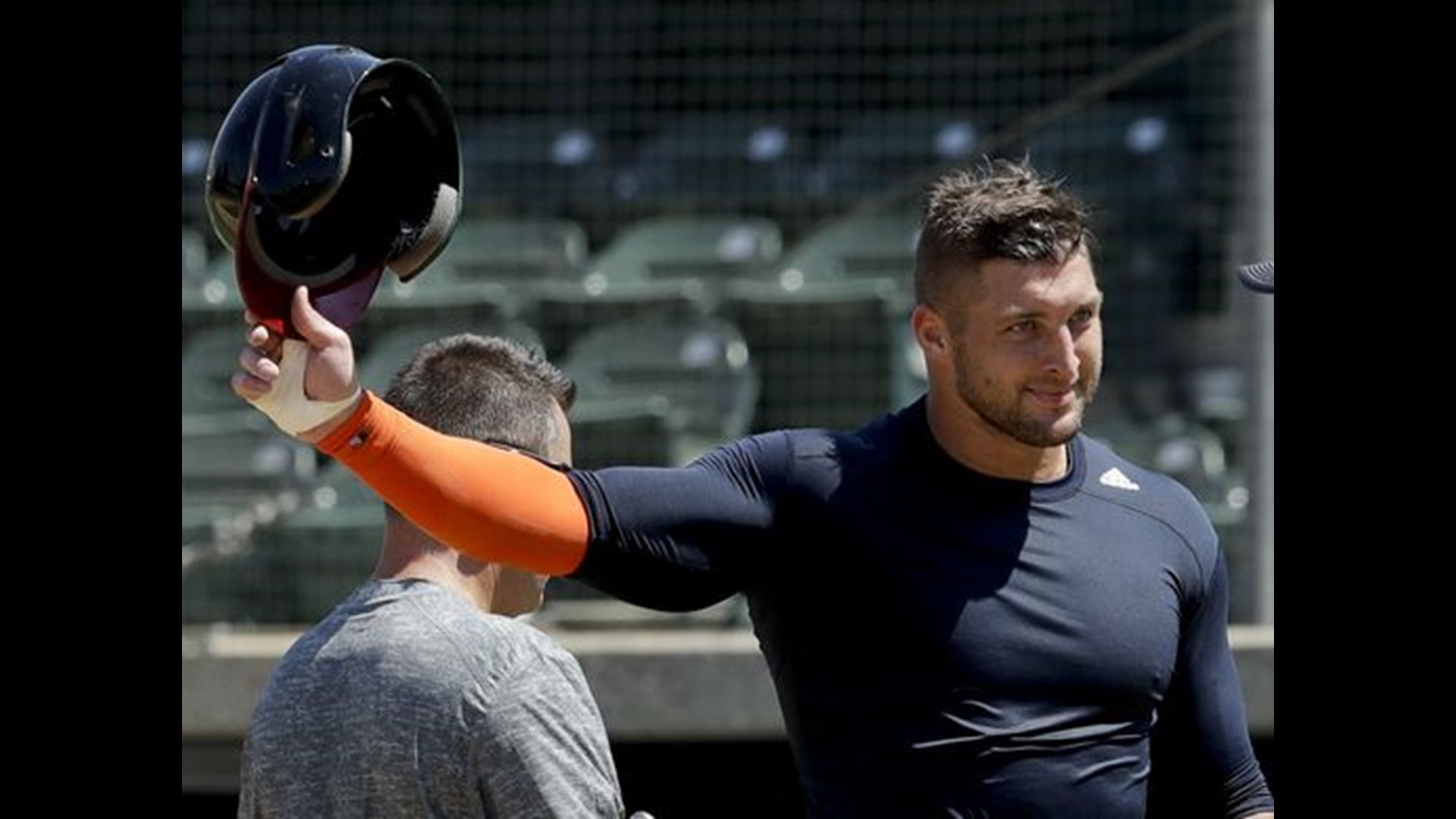 VIDEO: Tim Tebow comforts fan who suffered seizure | 11alive.com
