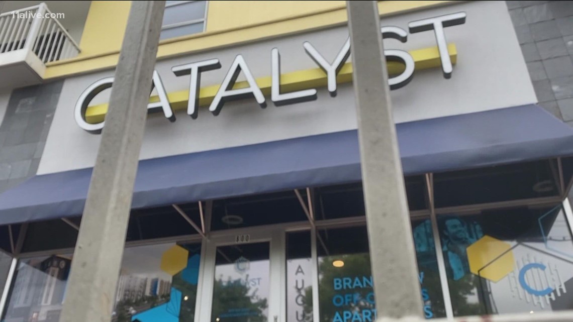 Catalyst Midtown apartments leaks mold issues for students | 11alive.com