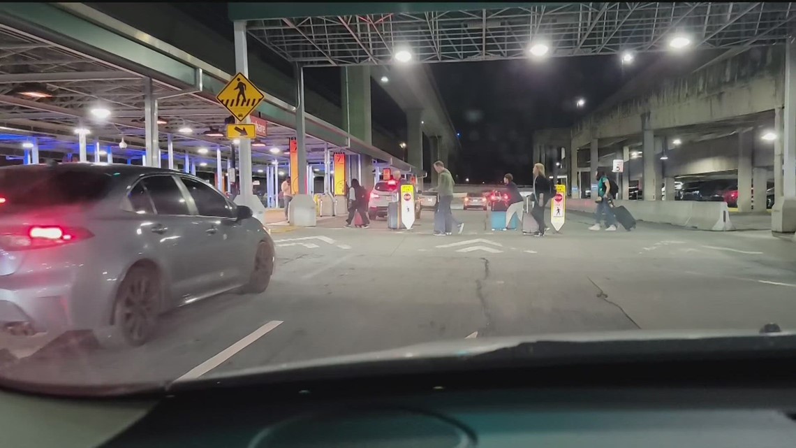 Be aware of fake Uber, Lyft drivers at Atlanta airport | 11alive.com