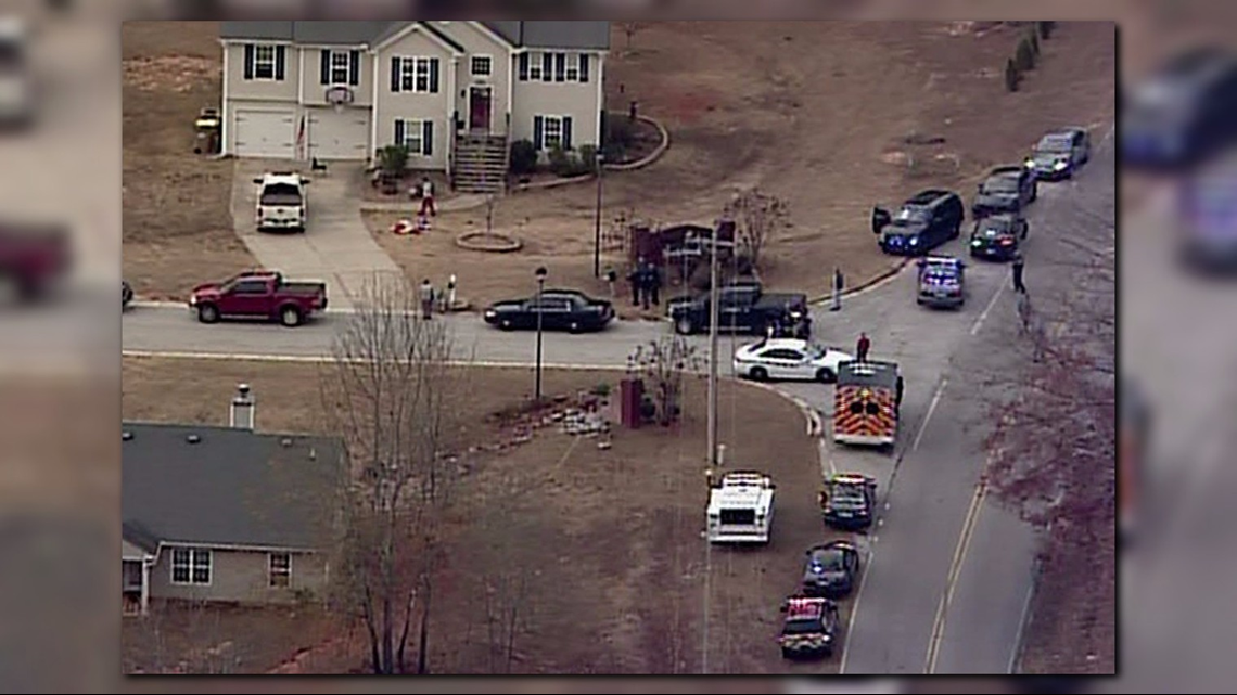PHOTOS: Gwinnett police, SWAT teams surround house | 11alive.com