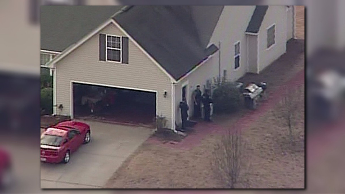 PHOTOS: Gwinnett police, SWAT teams surround house | 11alive.com