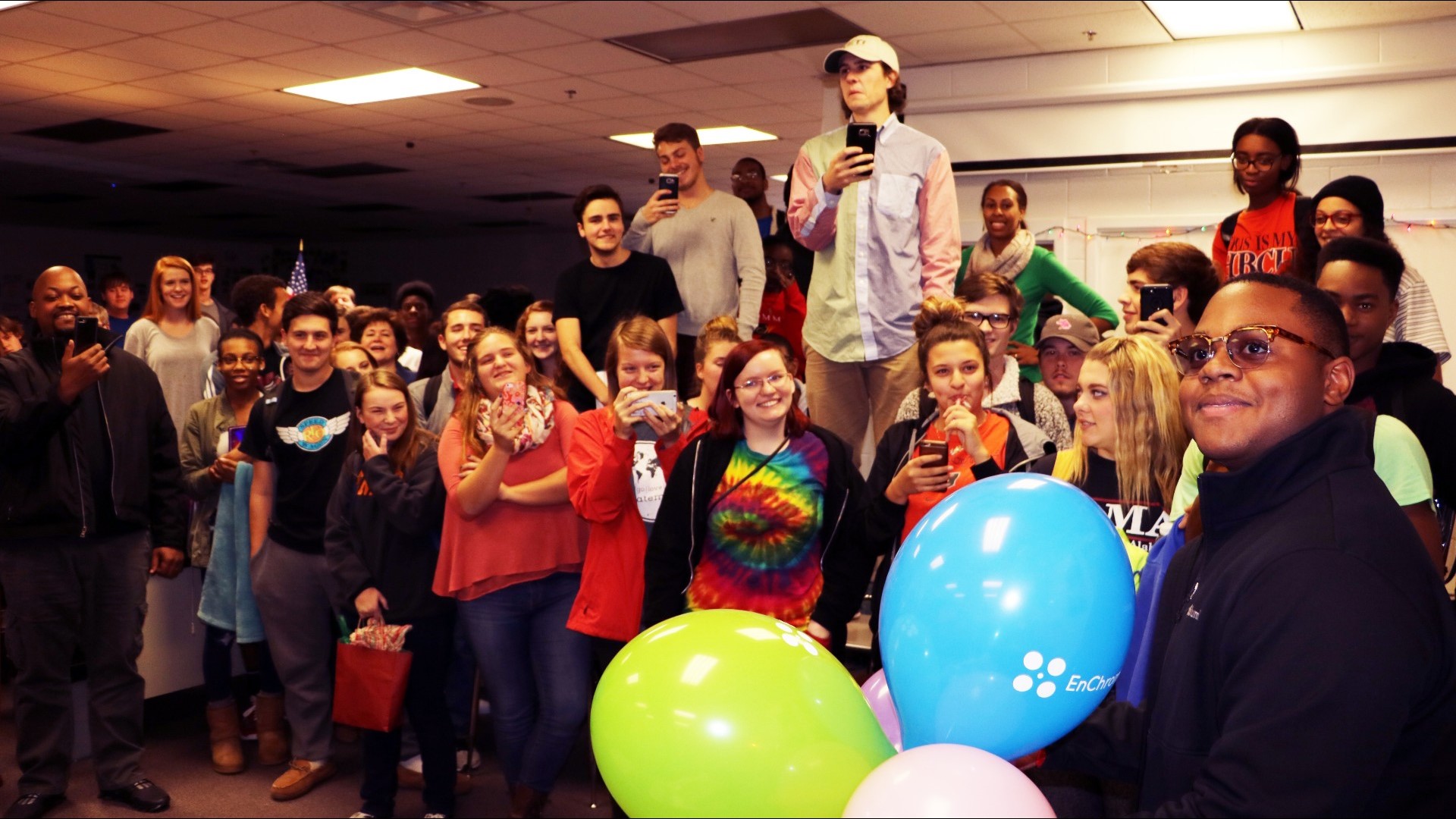 VIDEO: Color blind student sees for the very first time during class ...