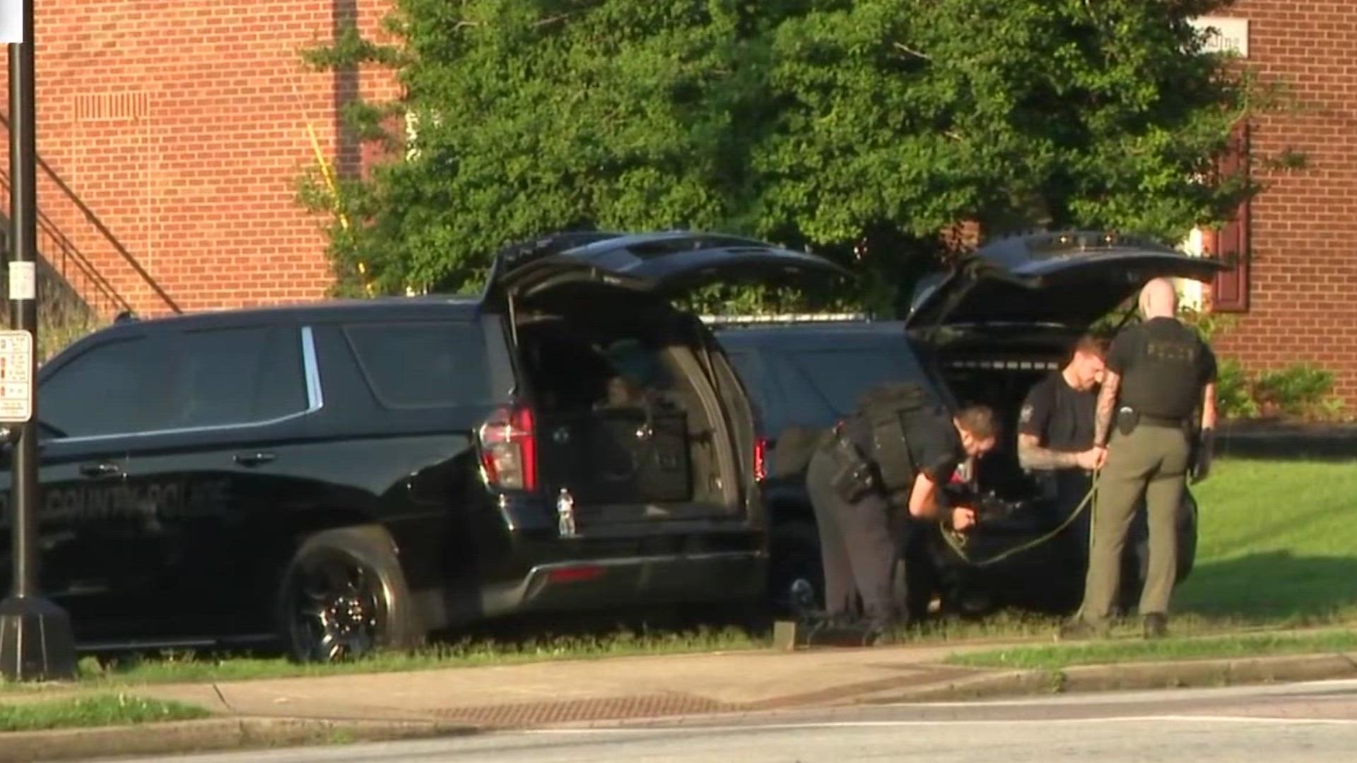 SWAT scene in Powder Springs appears to be wrapping up | 11alive.com