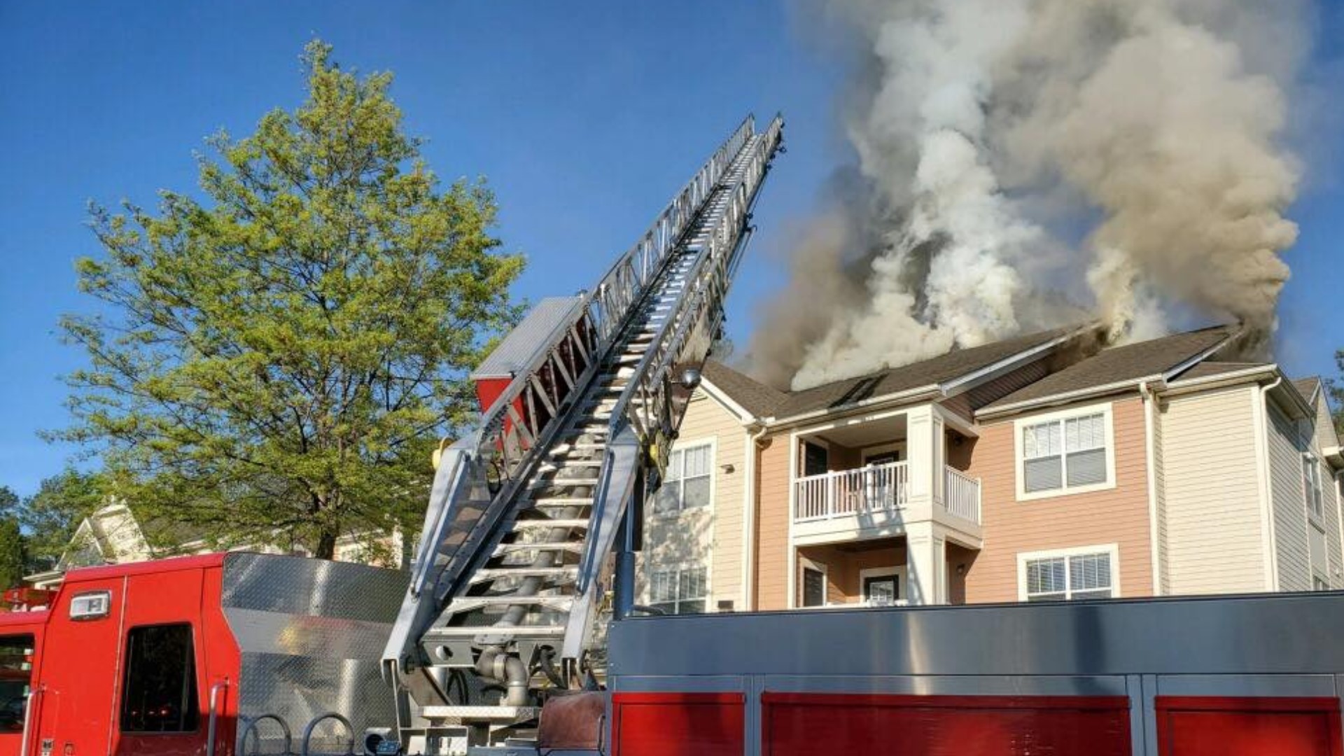 DeKalb fire at Belle Vista apartments displaces 67 people | 11alive.com