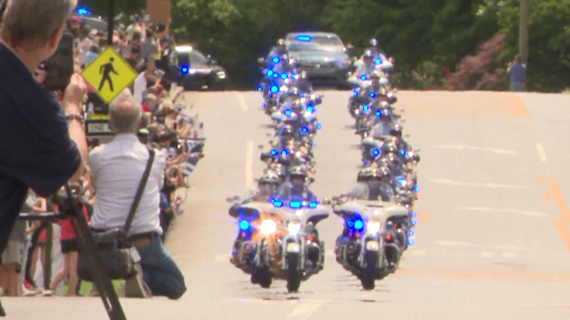 Carrollton officer Rob Holloway leaving hospital | Full route | 11alive.com