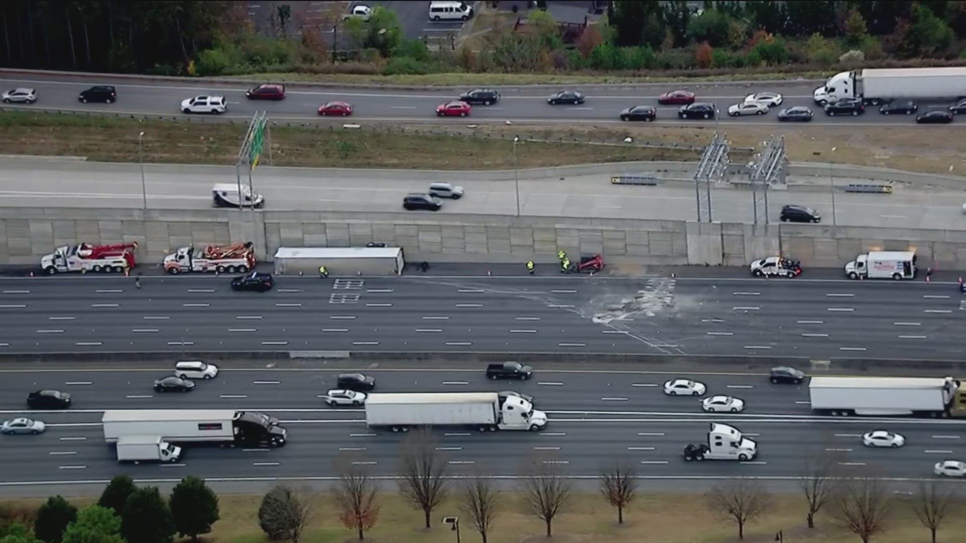 Overturn tractor-trailer shuts down I-75 SB Cobb County | 11alive.com