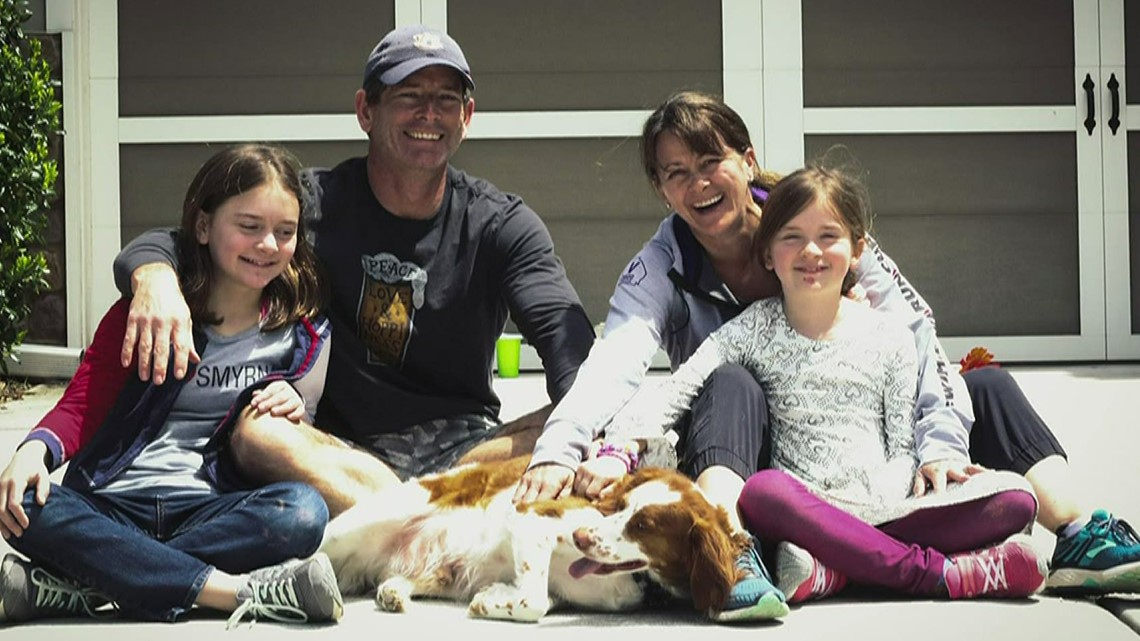 Photographer takes pictures of families during quarantine | 11alive.com