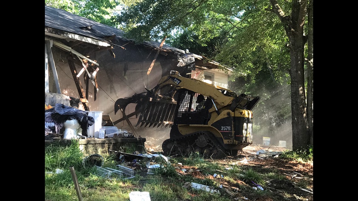 'Deplorable' house comes tumbling down | 11alive.com
