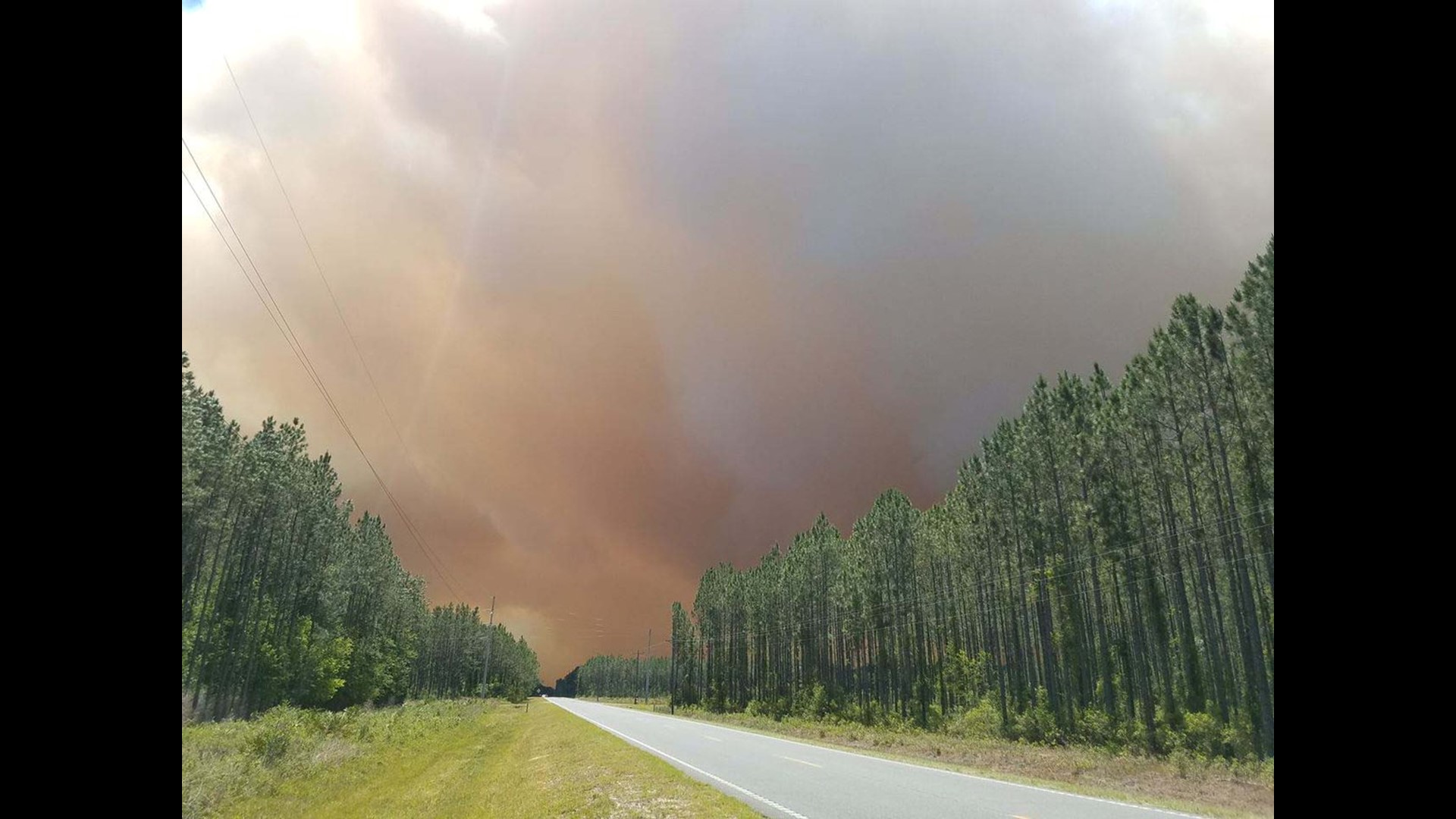Massive wildfire forces evacuations in deep south Georgia | 11alive.com