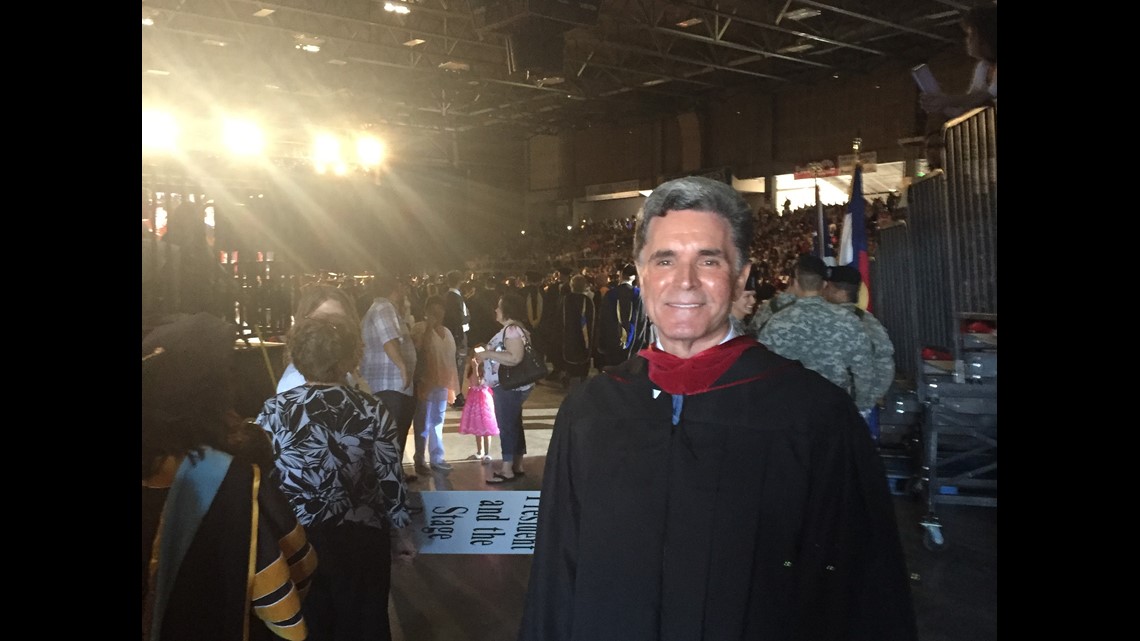 Jeff Hullinger speaks before crowd of 8,000 at Colorado State-Pueblo ...