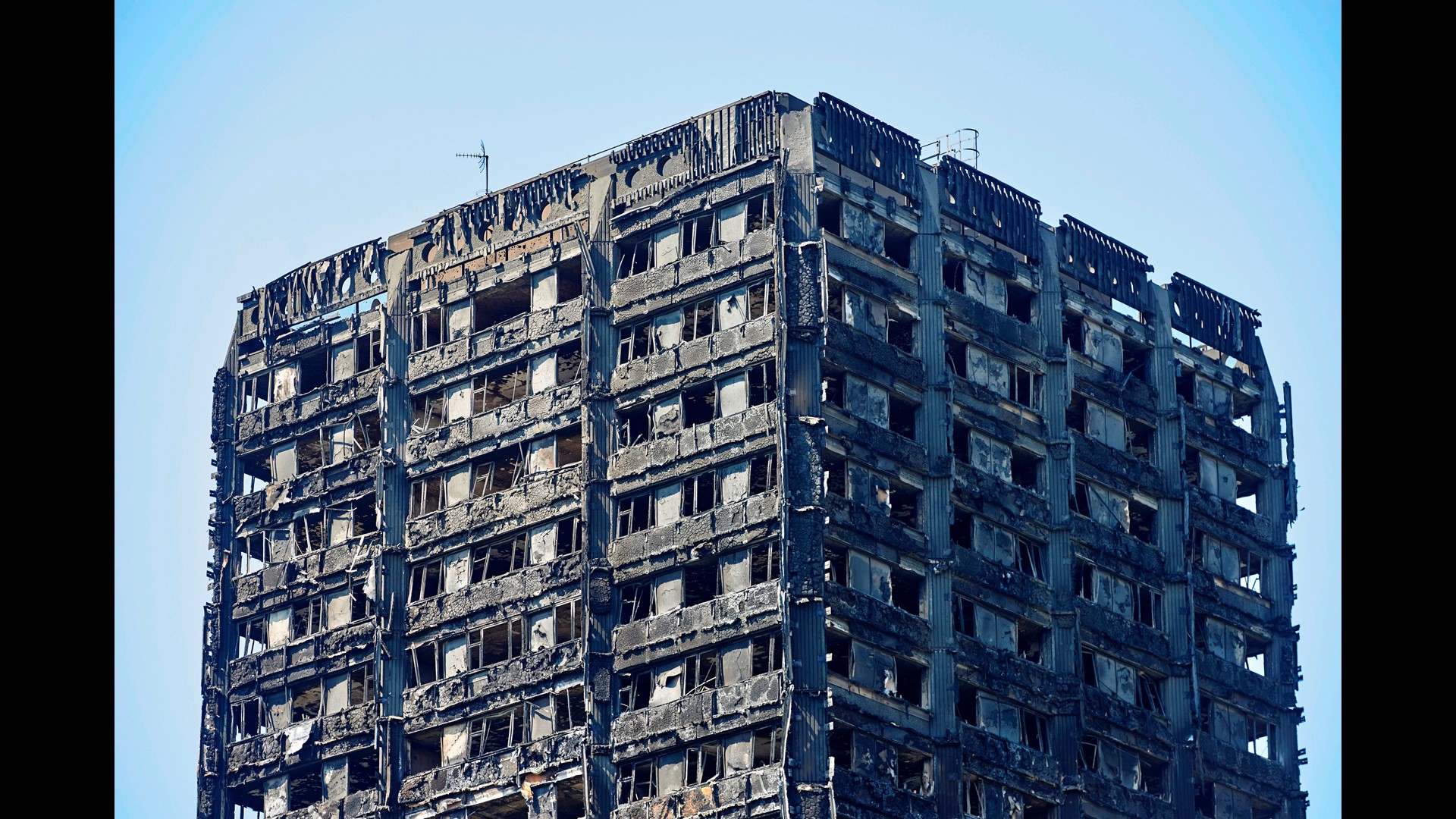 Shocking photos reveal devastation inside Grenfell Tower, hit by blaze ...