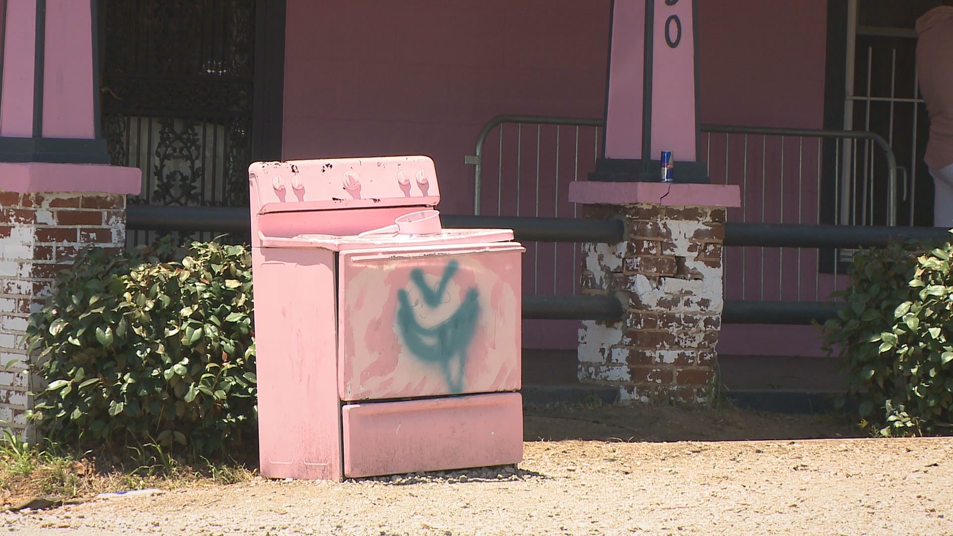 2 Chainz's pink 'Trap House' | A 'genius' marketing sensation | 11alive.com