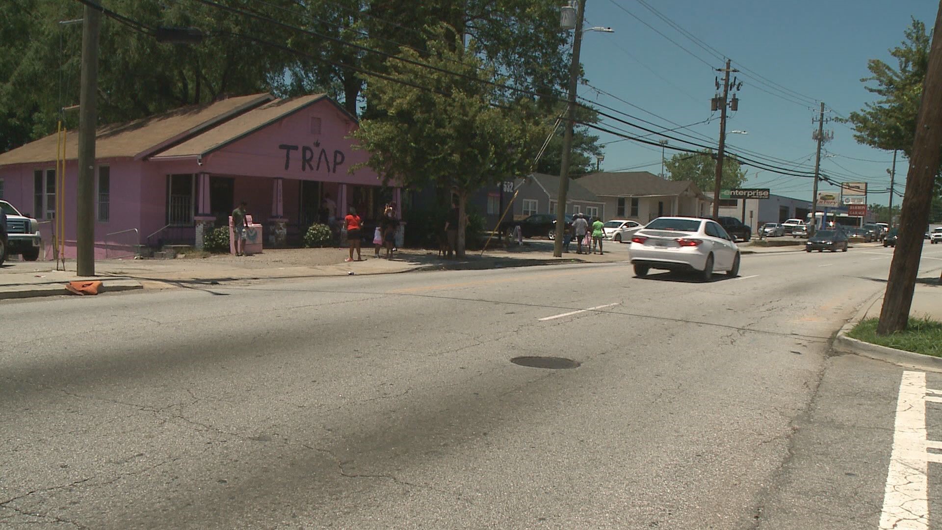 The pink 'Trap House' is coming back ... this time haunted | 11alive.com