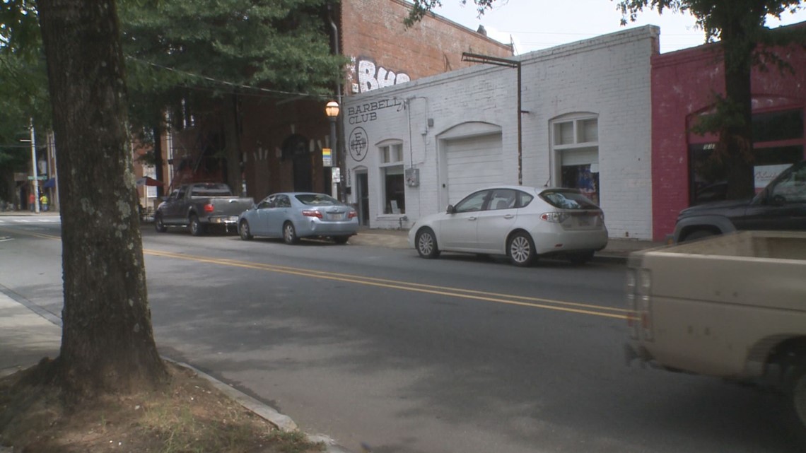 Atlanta gym owner makes no apologies for 'No Cops' sign | 11alive.com