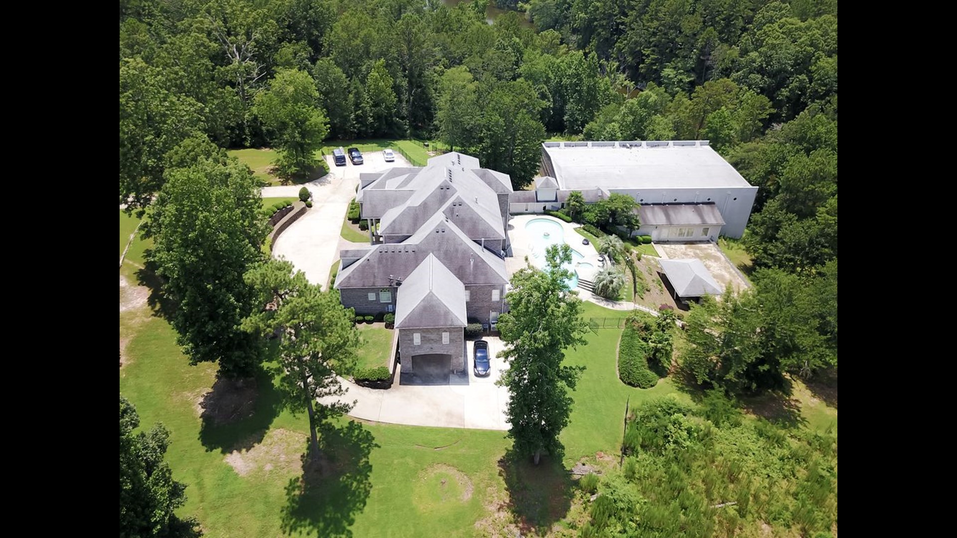 Jamie Foxx, R.Kelly used to live in this $1.9M DeKalb County mansion ...