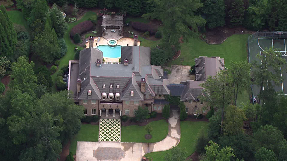 PHOTOS | R. Kelly Johns Creek home | 11alive.com