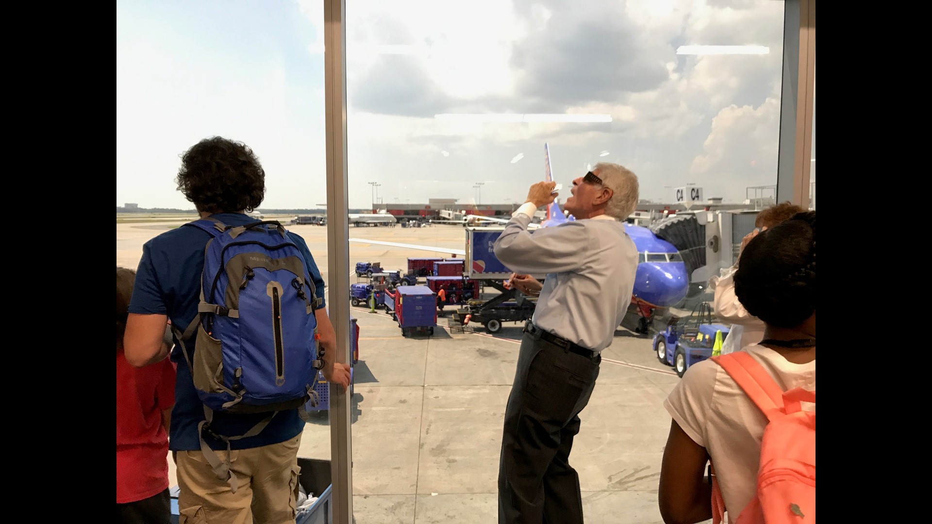 Passengers view eclipse at 37,000 feet with spectacular views | 11alive.com