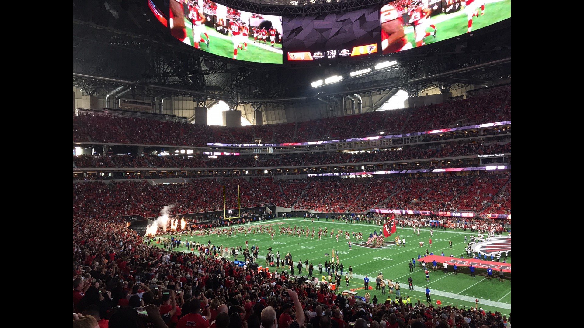 Fans agog as Mercedes-Benz stadium debuts | 11alive.com