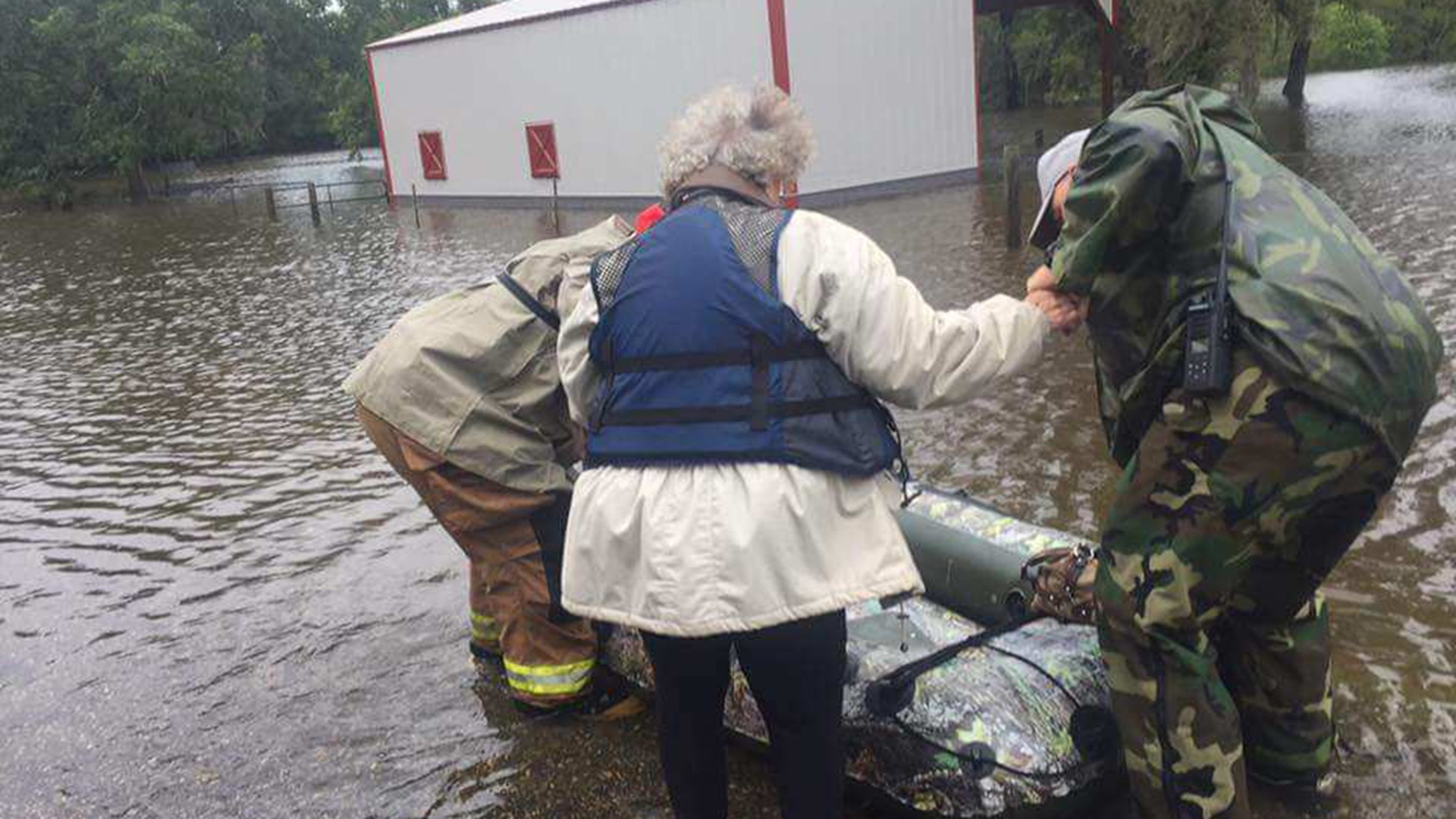 PHOTOS: Firefighters' gallantry caught on camera during flood rescue ...