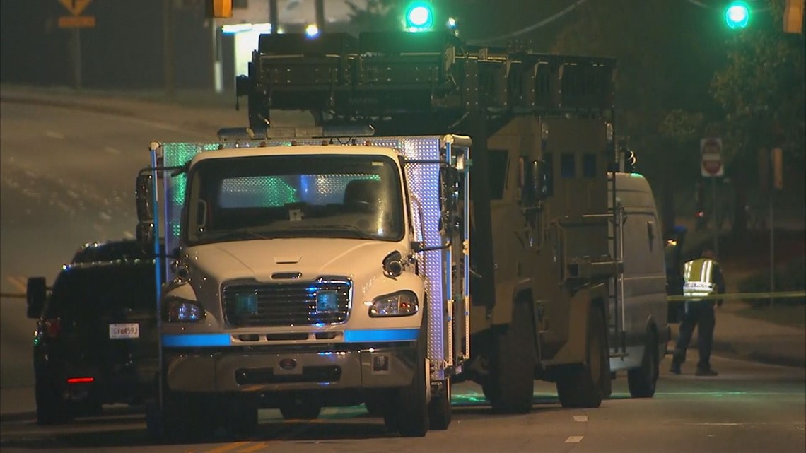 Swat standoff ends with suspect in custody in SW Atlanta | 11alive.com
