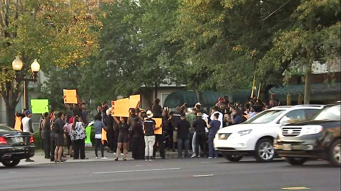 #BoycottHoustons protest continues outside restaurant after allegations ...