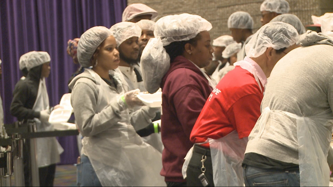 Hosea Helps Thanksgiving dinner feeds thousands | 11alive.com