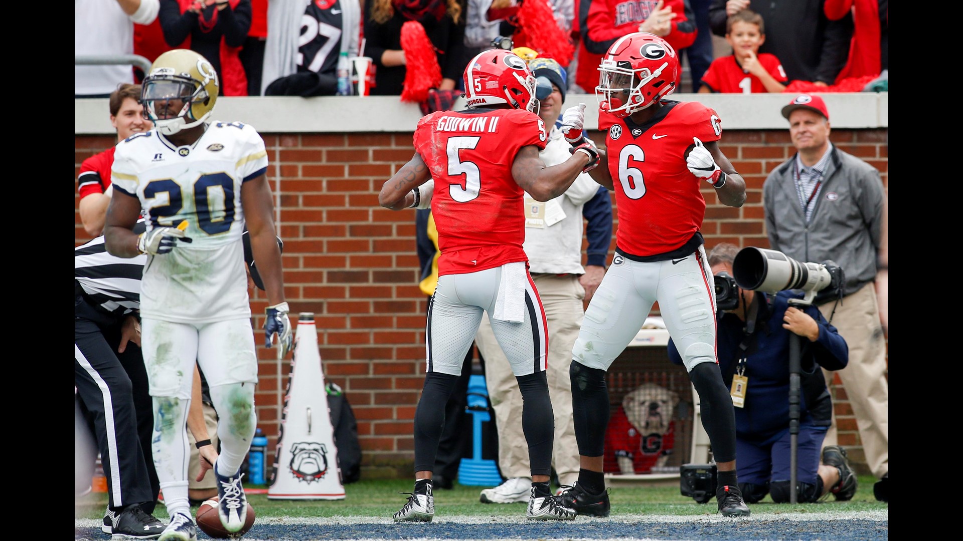 Despite GT ripping hedges last year, UGA passes on rowdy celebration ...