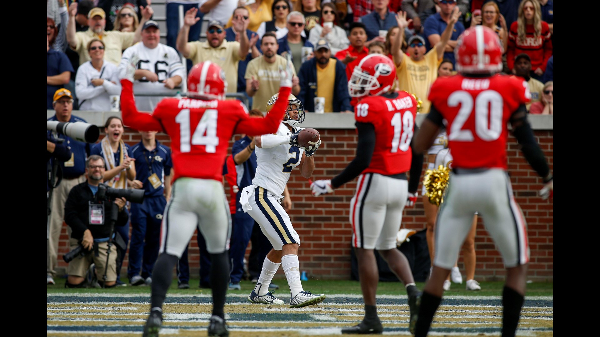 Despite GT ripping hedges last year, UGA passes on rowdy celebration ...
