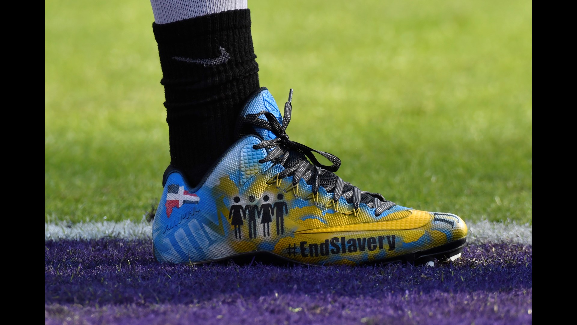 GALLERY: NFL players wear cleats for a cause | 11alive.com