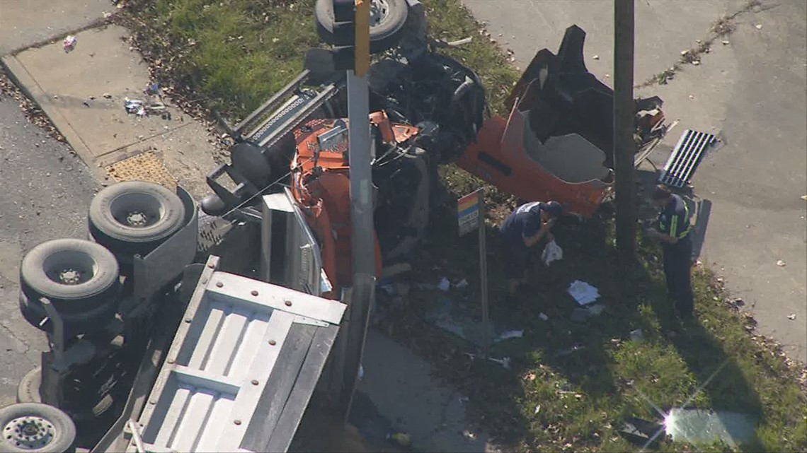 Tractor trailer vs. van wreck sends five people to the hospital ...