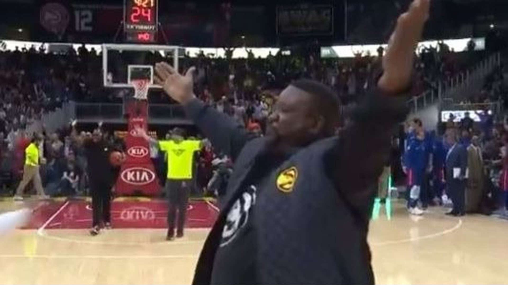Hawks fan makes half-court shot, wins $10K | 11alive.com